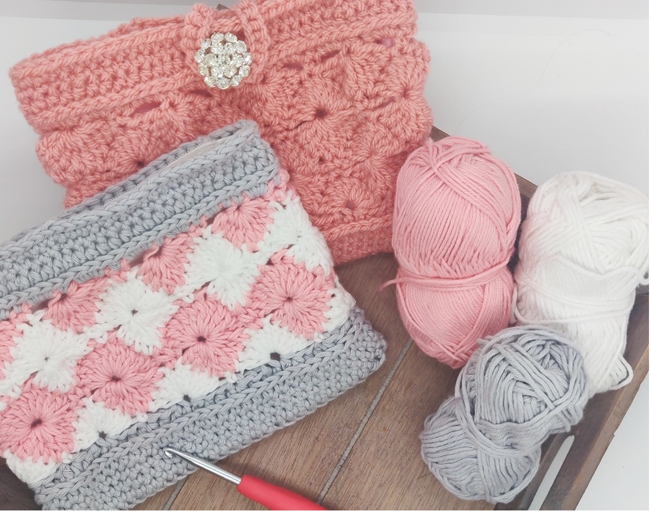 The Aurora Make-up Bag - a Great Free Crochet Pattern - Sunflower ...