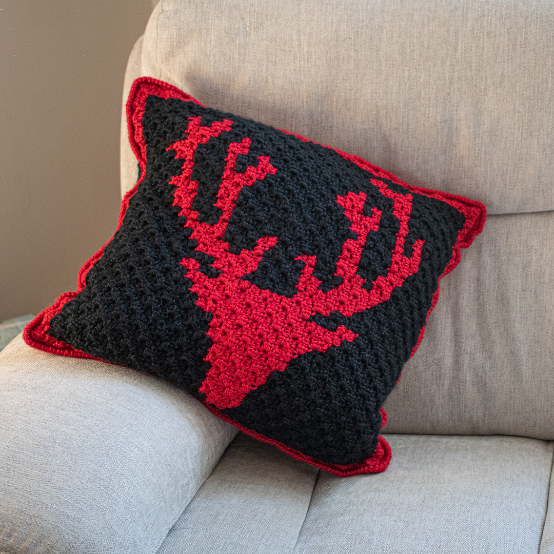 Stag Throw Pillow - Free pattern - Sunflower Cottage Crochet
