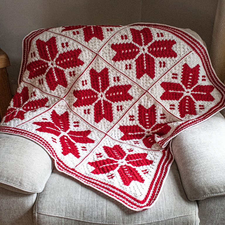 Do you love Nordic themed patterns? Try this Nordic Snowflake Blanket ...