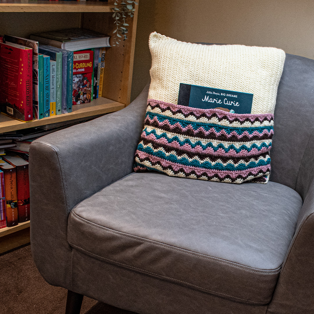 The Book Pillow Free Pattern - a perfect gift for anyone! - Sunflower ...