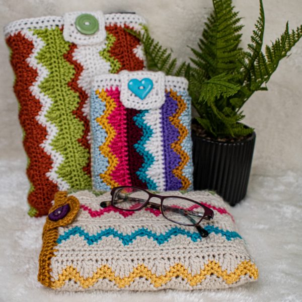 A unisex gift for all book lovers! Free book sleeve crochet pattern ...