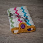 A unisex gift for all book lovers! Free book sleeve crochet pattern ...