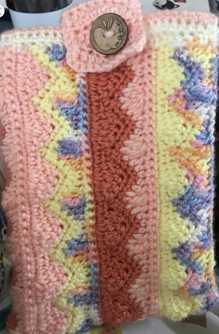 A unisex gift for all book lovers! Free book sleeve crochet pattern ...